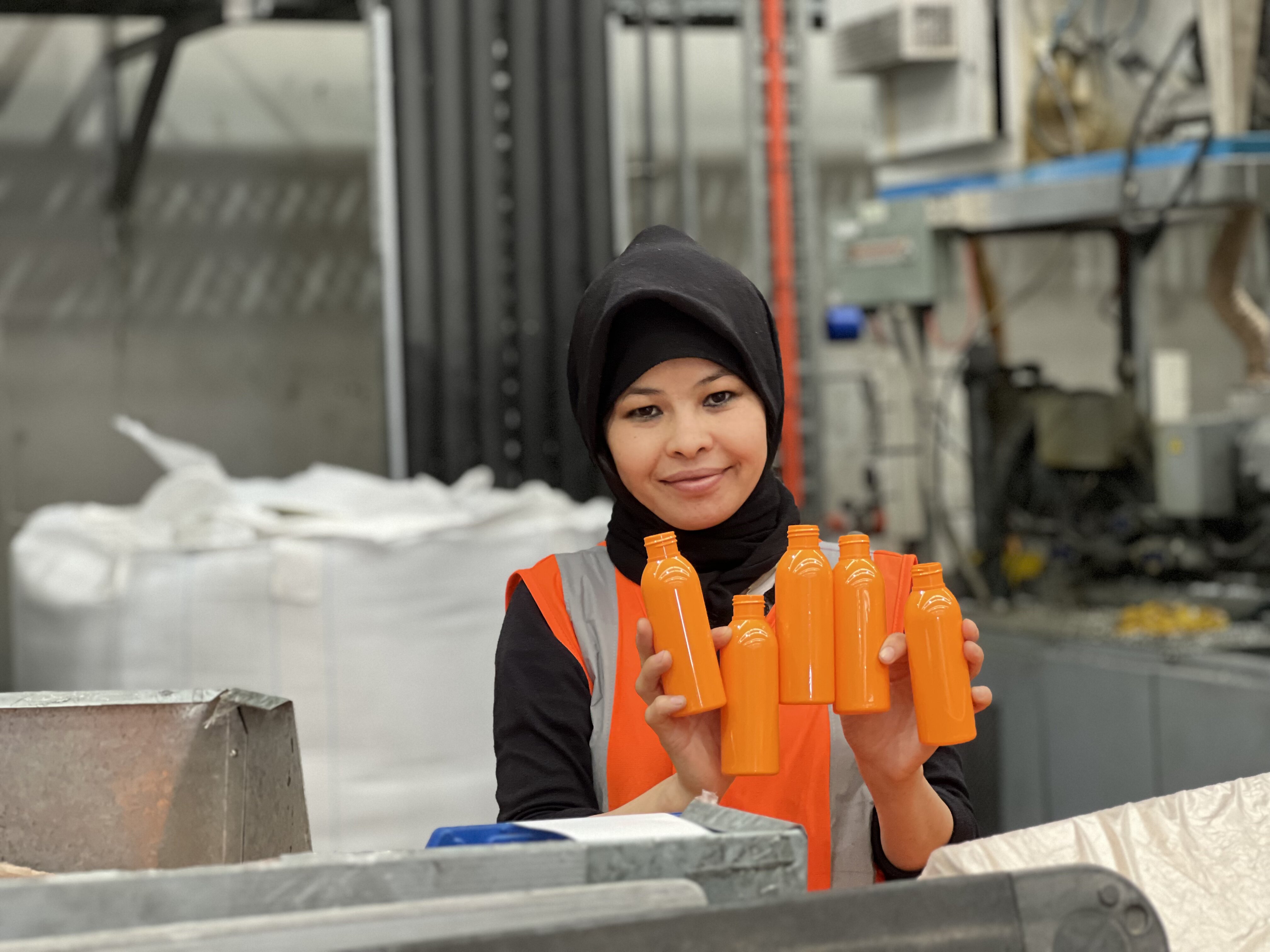 Female Afghan refugee workers share how having a job empowered them to become independent - ABC News