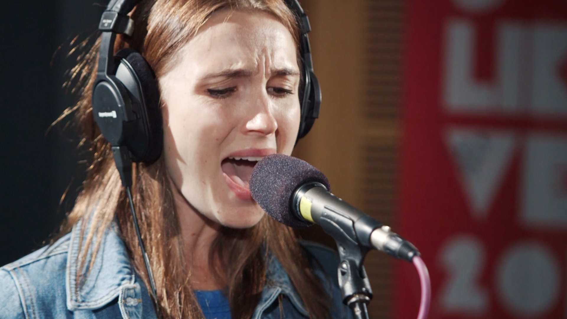 Ali Barter covers Tame Impala 'Cause I'm A Man' for Like A Version ...