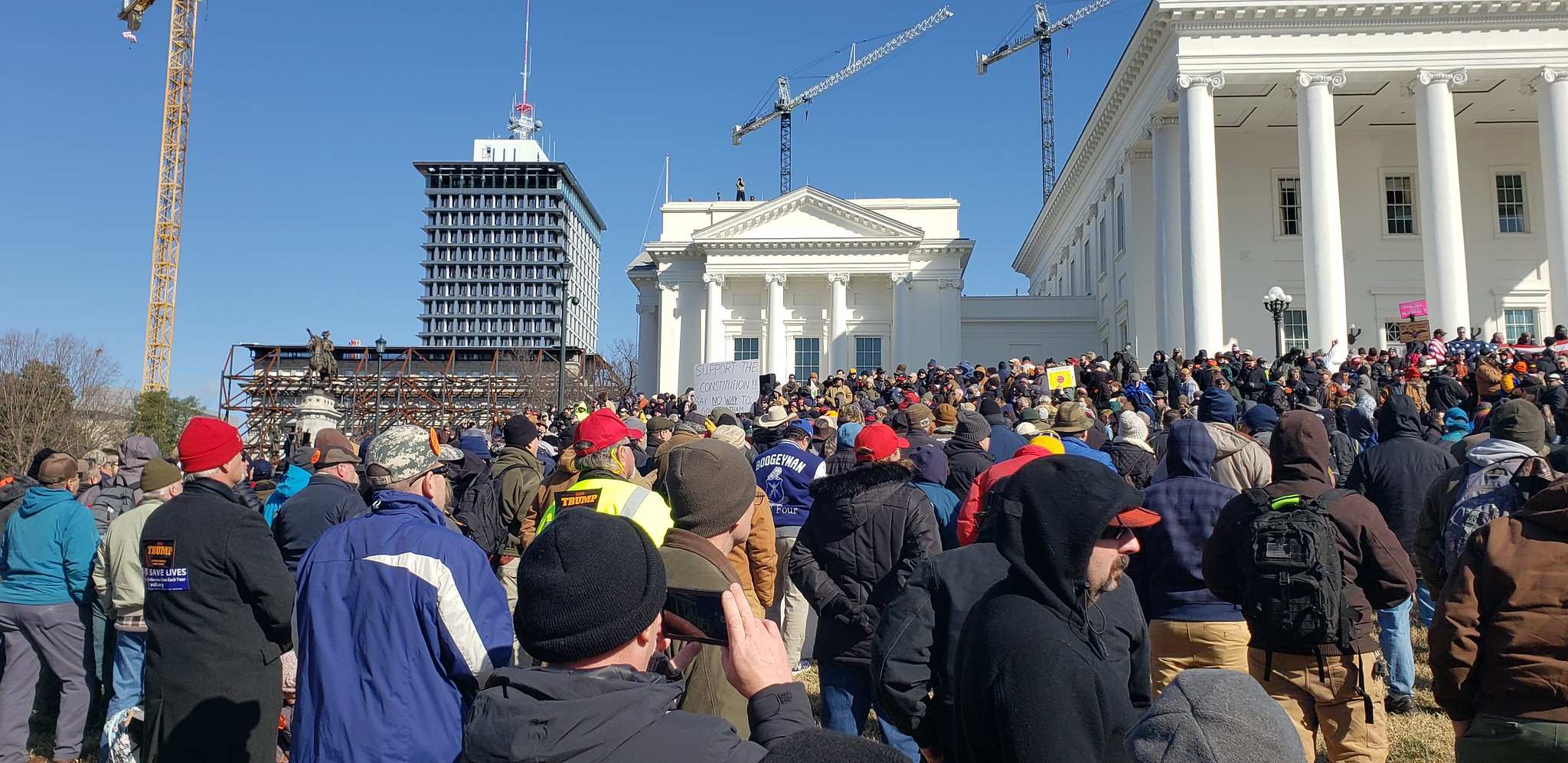 Armed protesters take to the streets in Virginia gun rally - ABC listen