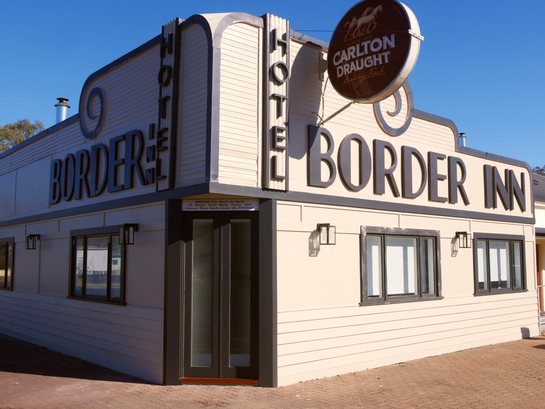 Historic pub on SA-Victoria border reopens following extensive repairs ...