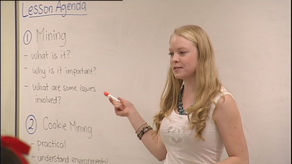 High-achieving non-teaching graduates in NT classrooms - ABC News