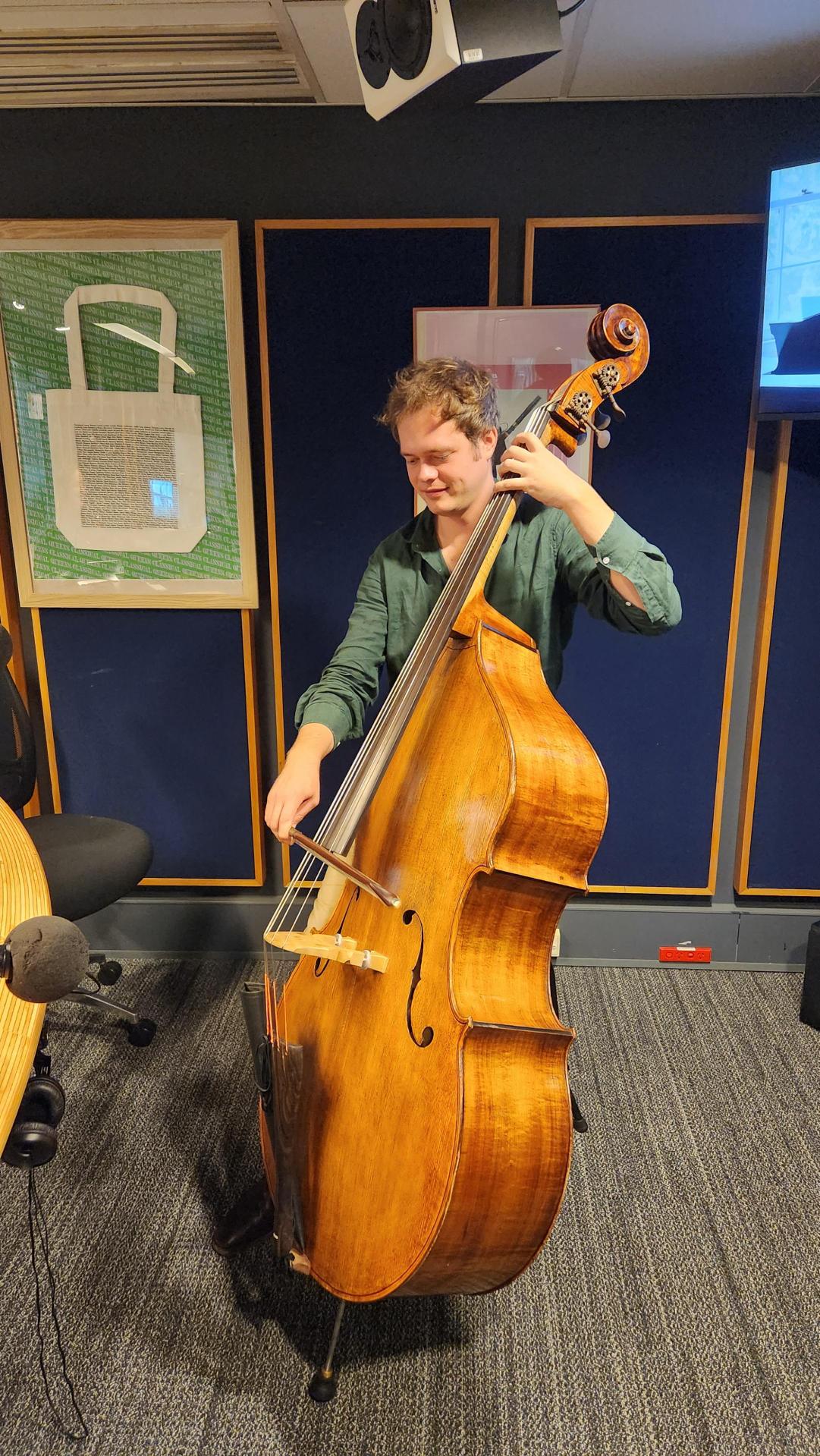 Will Hansen demonstrates the different sounds of the double bass - ABC ...