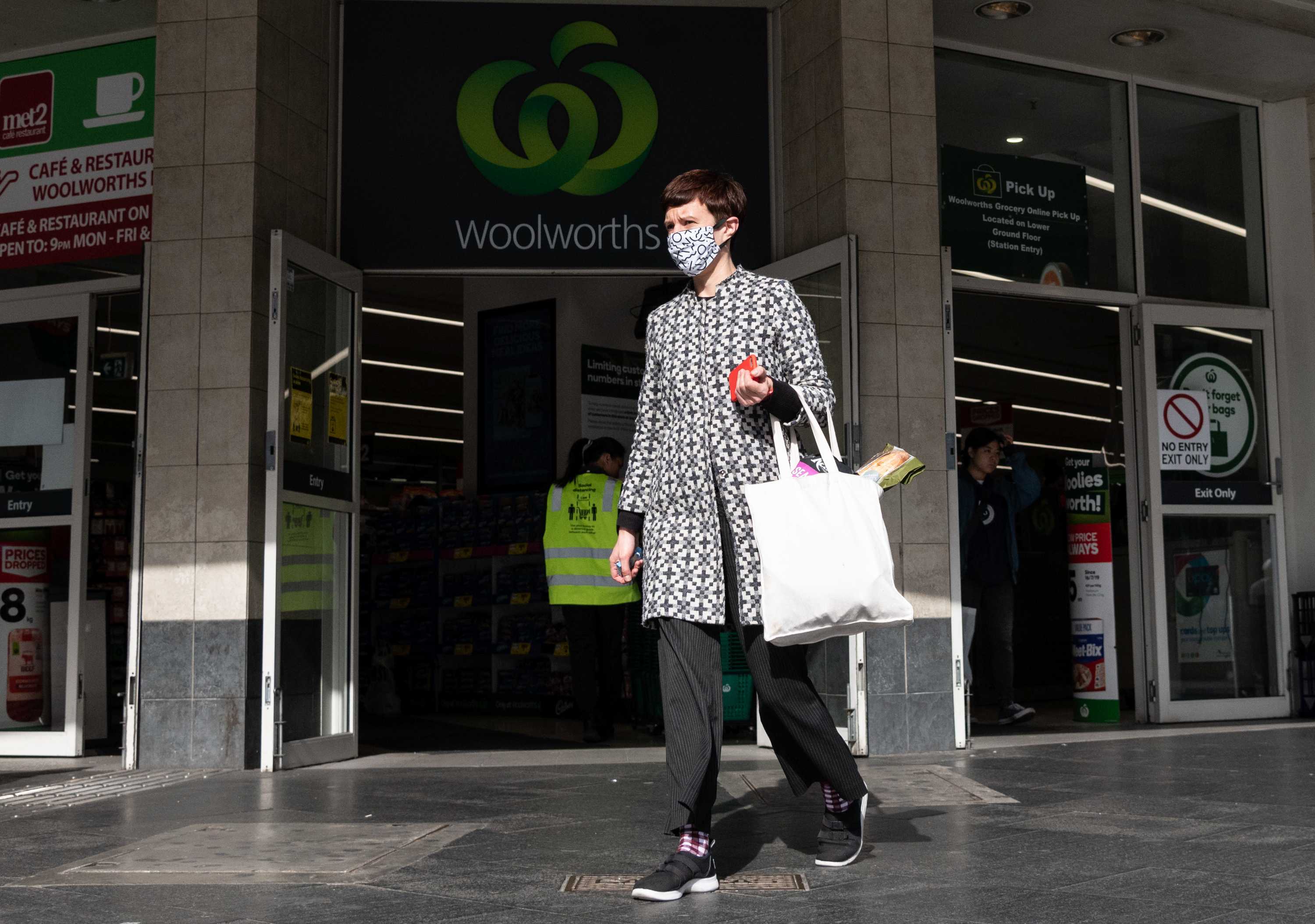 Sydney news: AMA disappointed by easing of NSW mask restrictions - ABC News