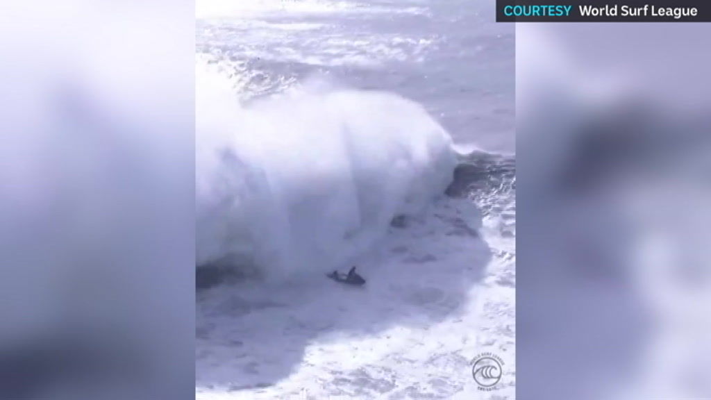 Big wave surfer Alex Botelho involved in serious incident during Nazaré ...