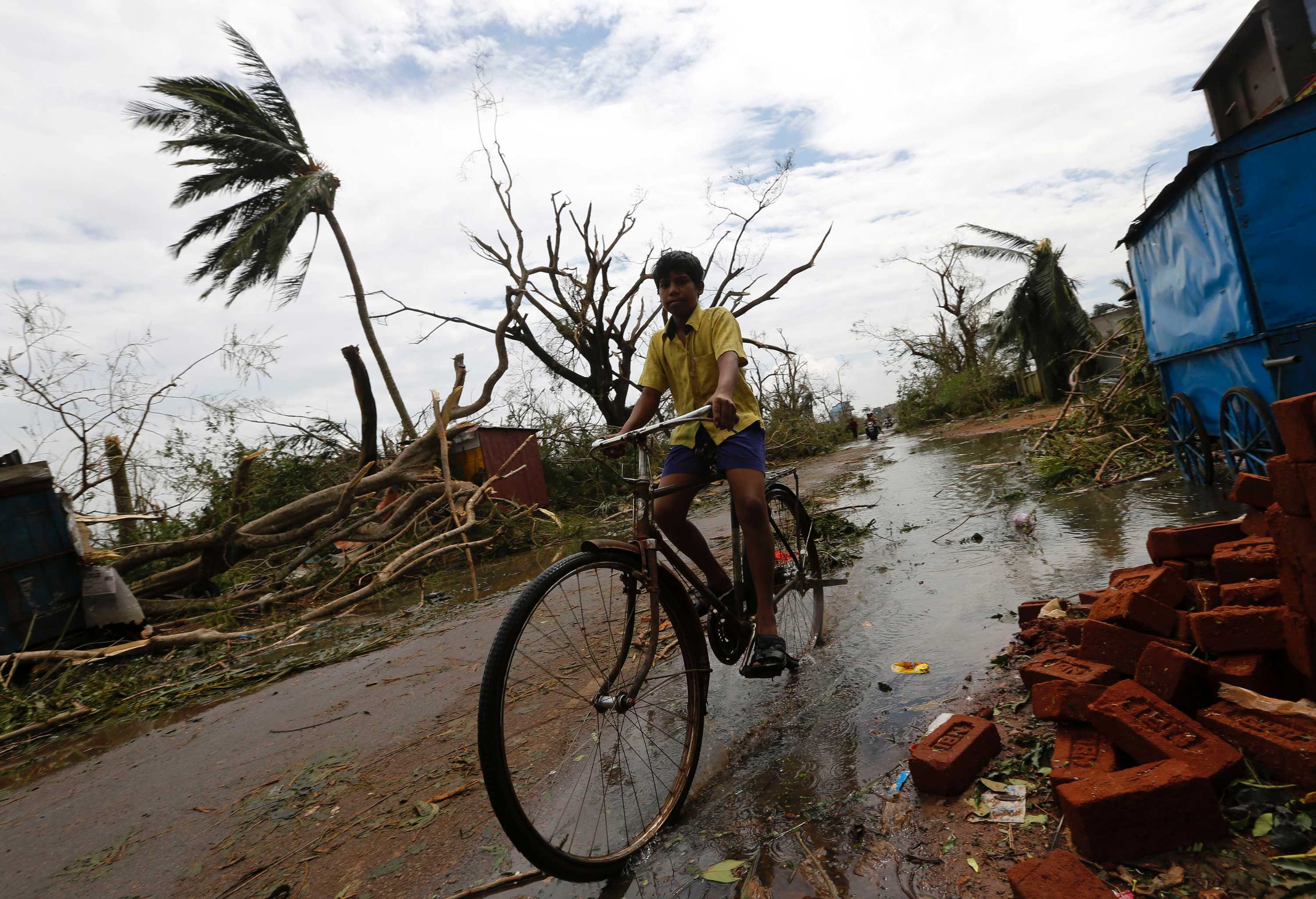 Cyclone Phailin leaves trail of destruction across eastern India - ABC News