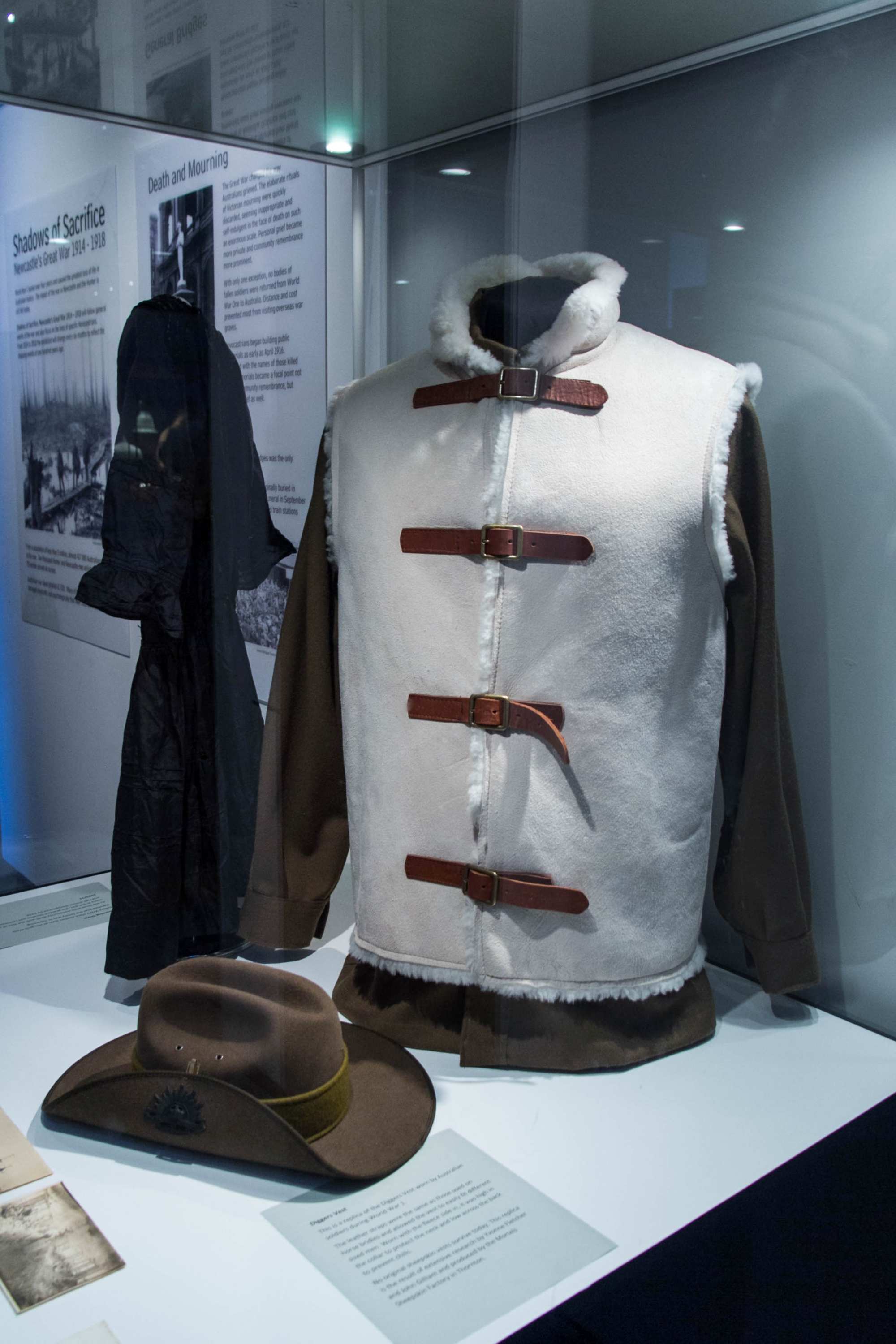 Untold story of World War One clothing comes to life in new book - ABC News