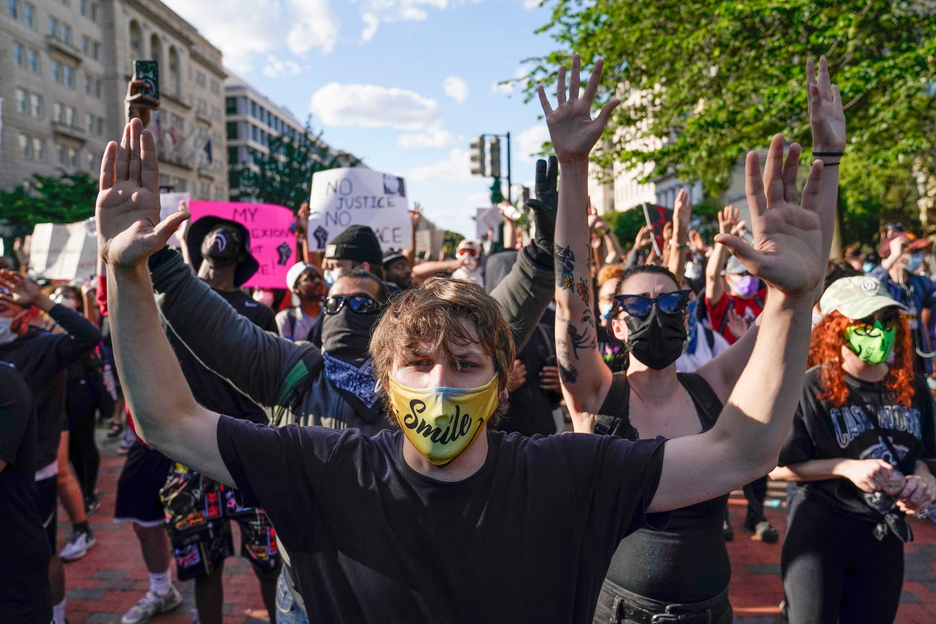 Much bigger, 'whiter' crowds turn out to DC protests - ABC listen