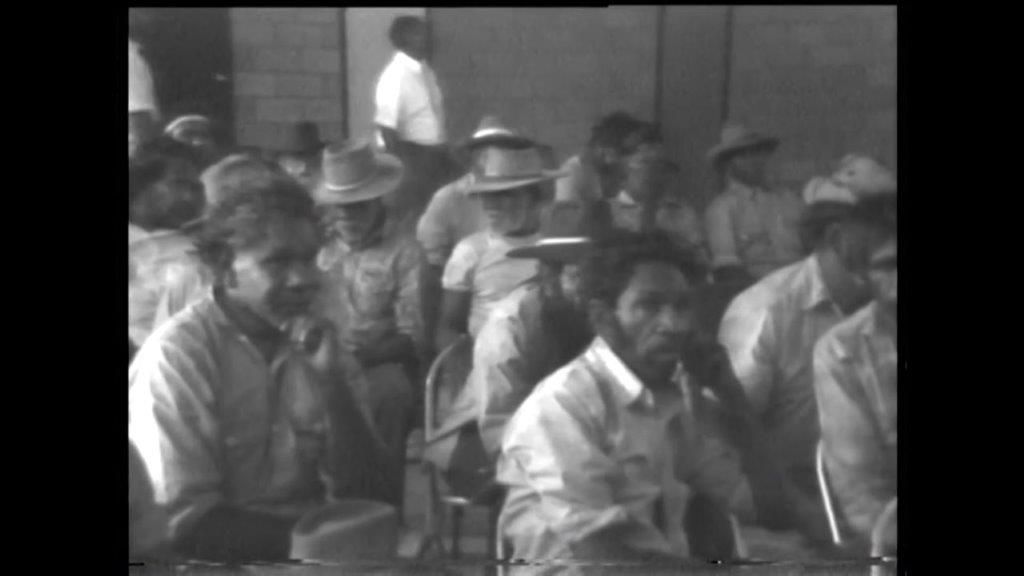 Central Land Council meeting in Amoonguna in 1976 - ABC News