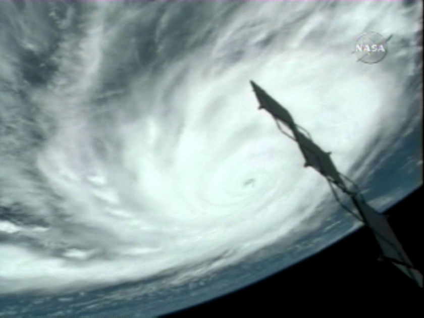 Hurricane Dean roars toward Jamaica - ABC News