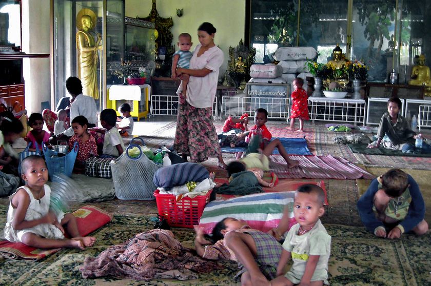 Australia and Burma sign development agreement - ABC News