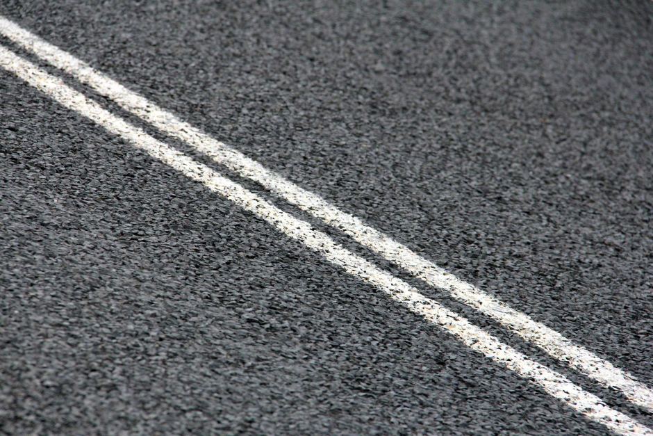 What's the difference between double white lines and a single, unbroken ...