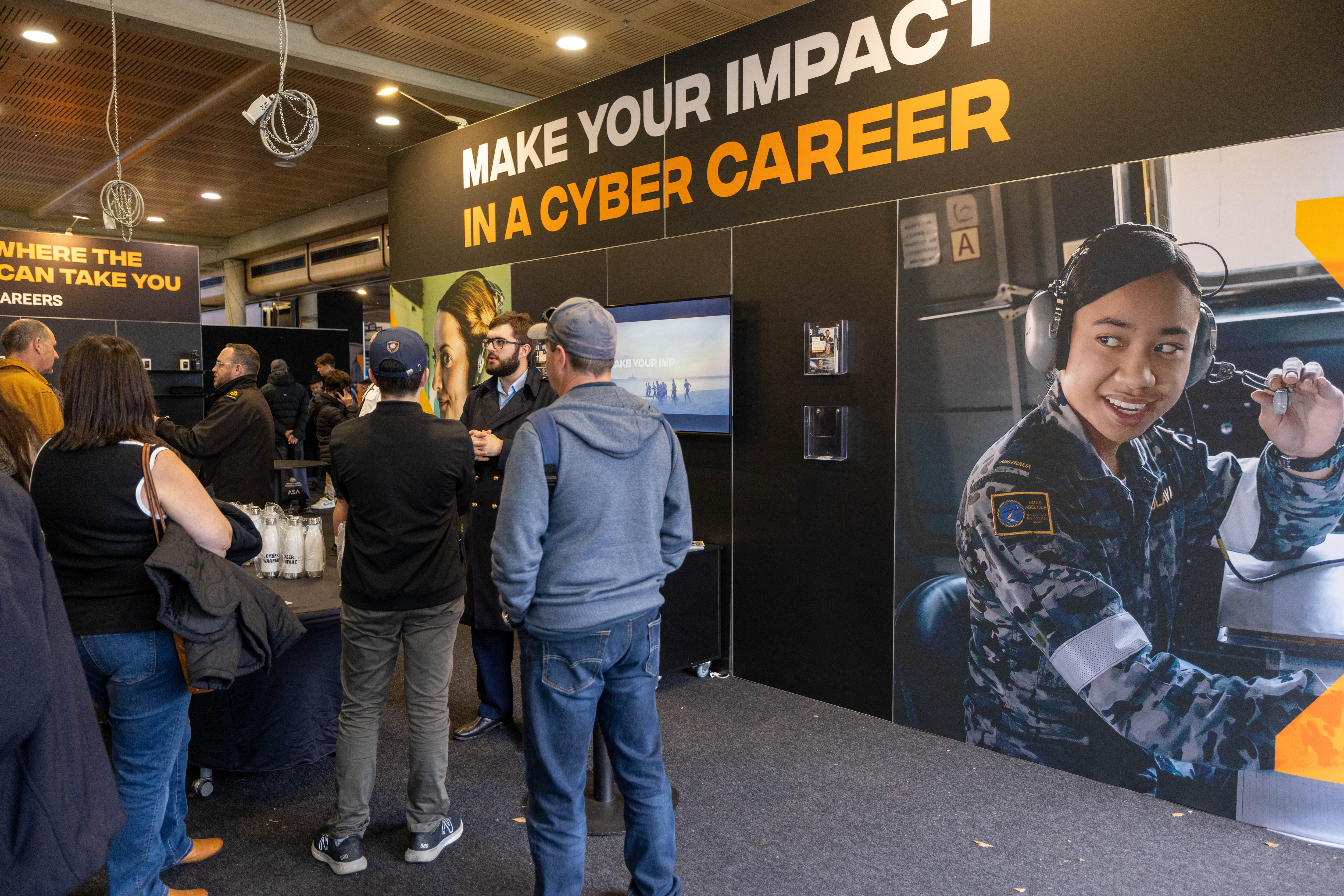 Cash bonuses to be offered to Australian Defence Force personnel who ...