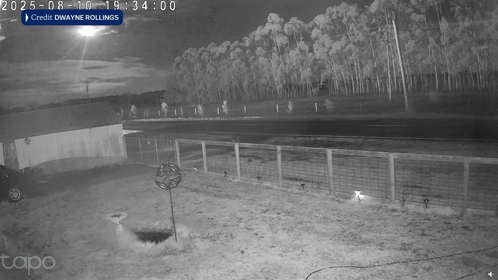 Multiple CCTV views of meteor over north-western Victoria - ABC News