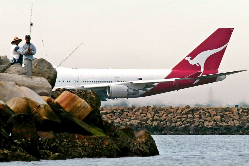 Qantas 747 Jumbo Jet to land at Illawarra Regional Airport Sunday March ...