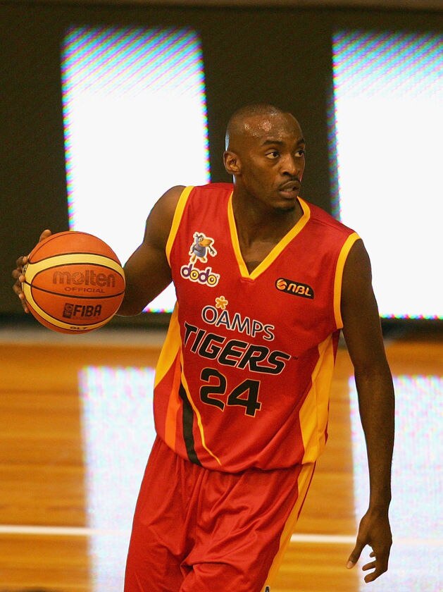 Hodge sticks the boot into Adelaide - ABC News