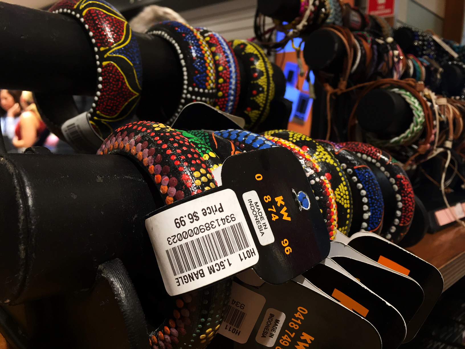 'A bloody lot' of fake Indigenous art is being sold. Here's how you can ...