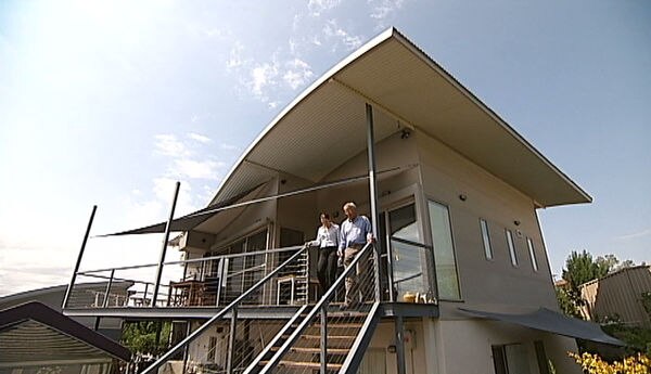 Duffy bushfire victim rebuilds stronger home - ABC News