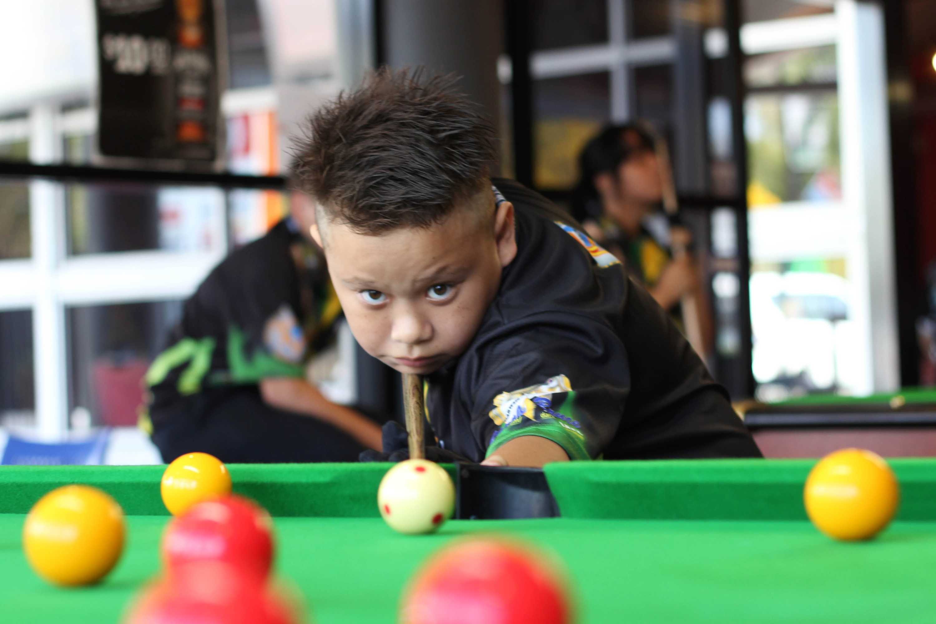 Intergenerational 'pool sharks': The tiny Darwin eight ball players ...