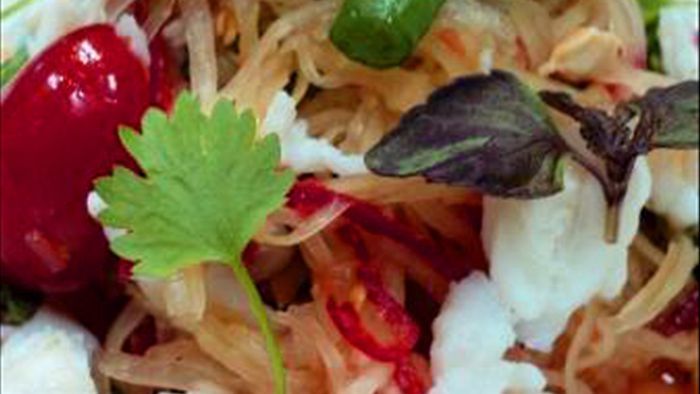 Green papaya salad (som tam) with spanner crab - ABC News