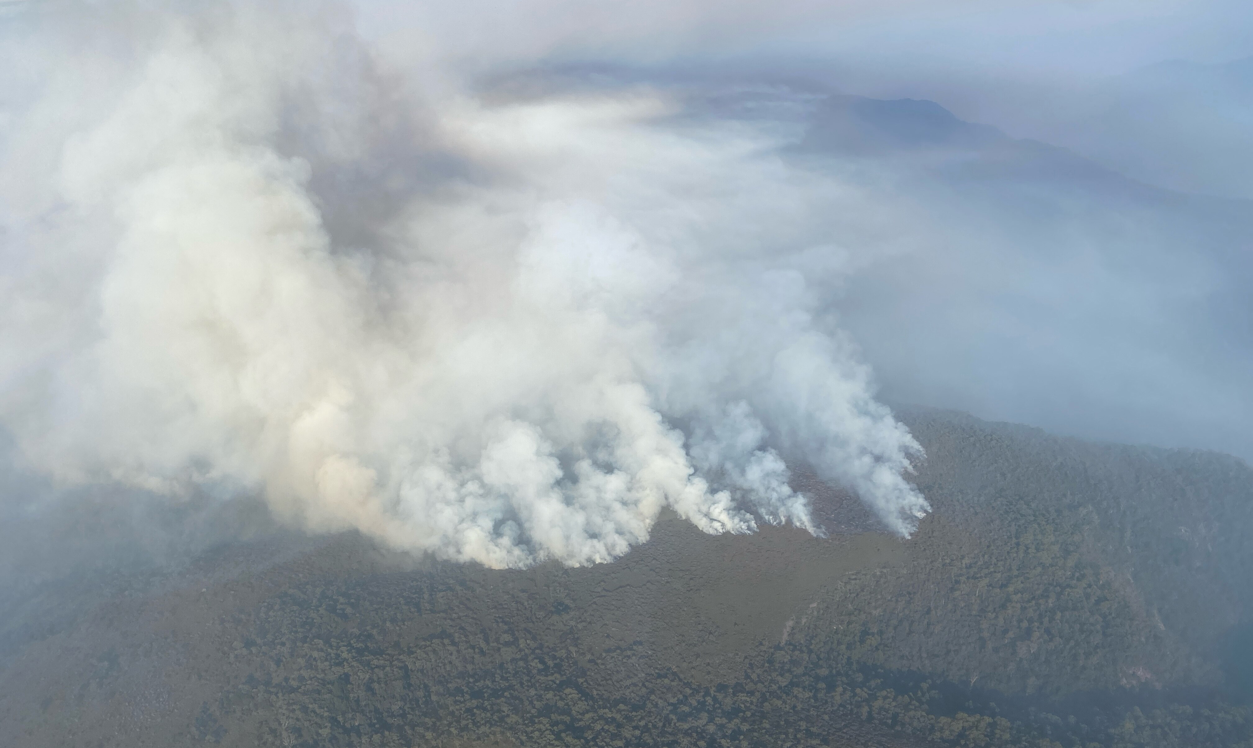 How does Parks close the Overland Track and make sure walkers are safe ...