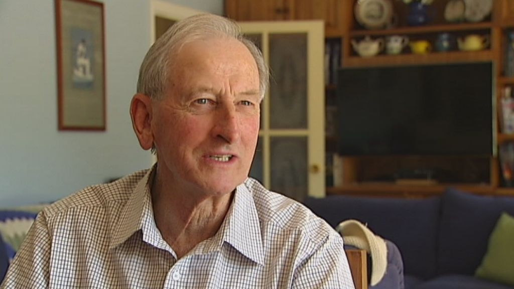 Bill Lawry reflects on Richie Benaud's leadership - ABC News