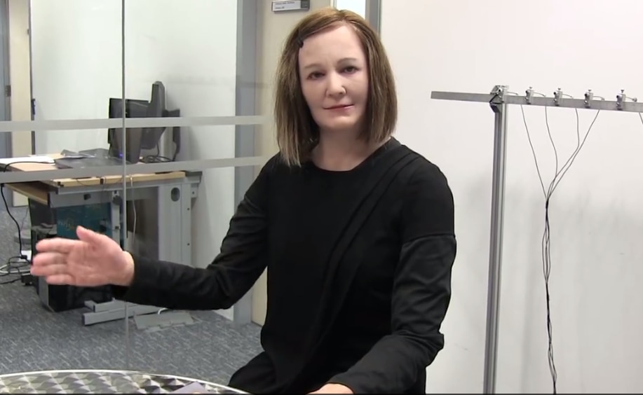 Nadine: Singapore university creates lifelike robot modelled to look ...