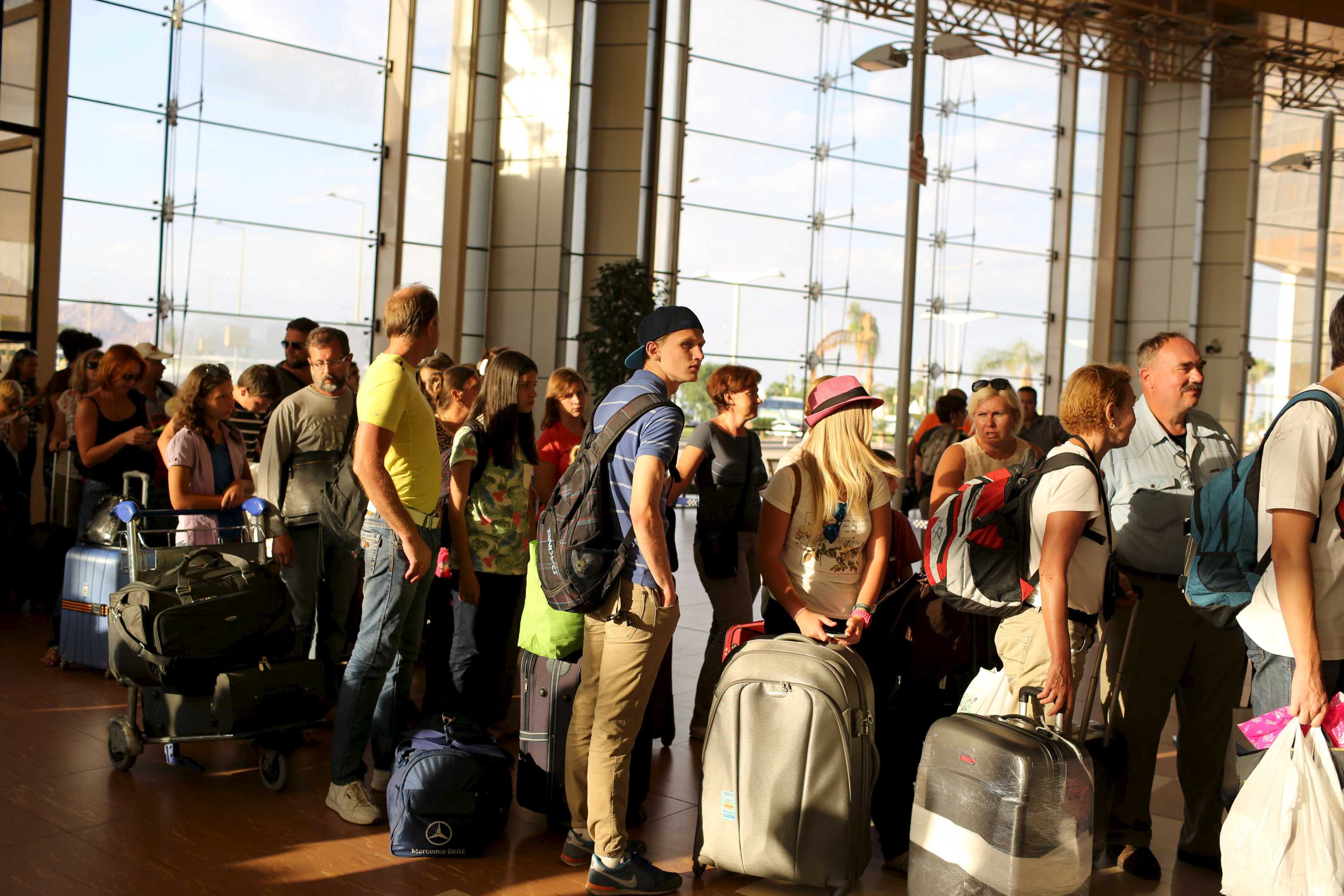 Russian plane crash: Russia, Britain move to return stranded tourists ...