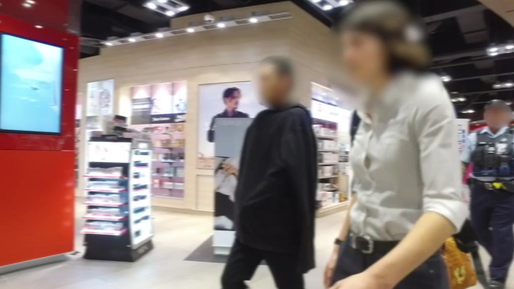 Alleged people-smuggler arrives at Perth airport - ABC News