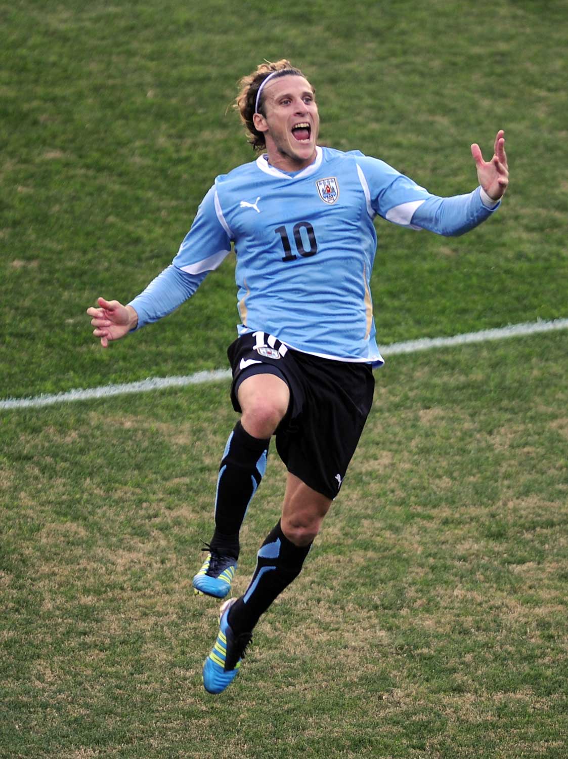 Forlan double leads Uruguay to Copa glory - ABC News