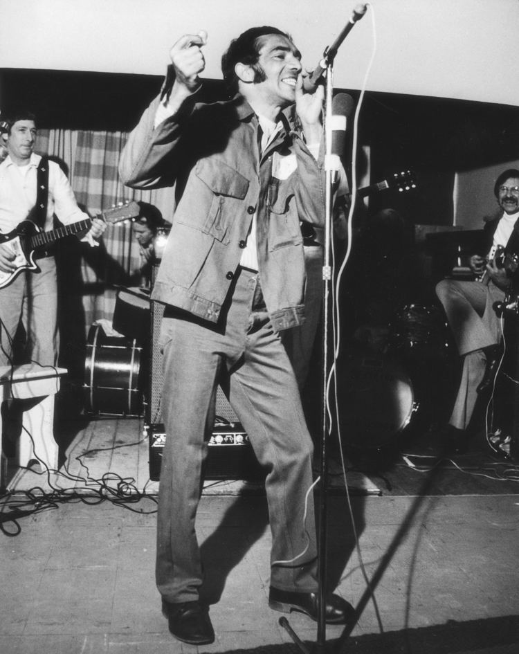 From child star to jailed singer, Vic Simms' The Loner is a cult ...