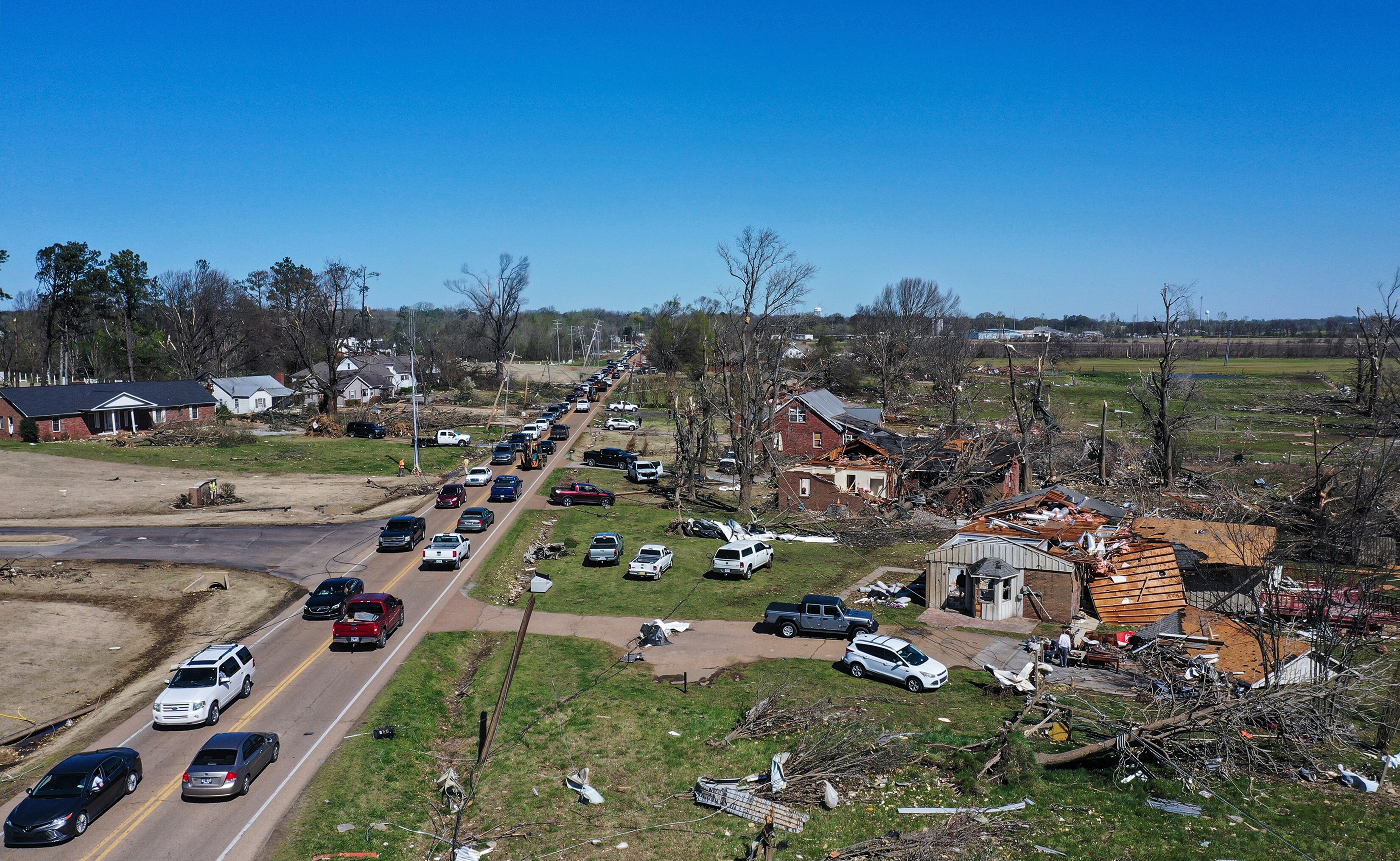 Death toll from US tornadoes rises to 26 as clean-up efforts begin ...