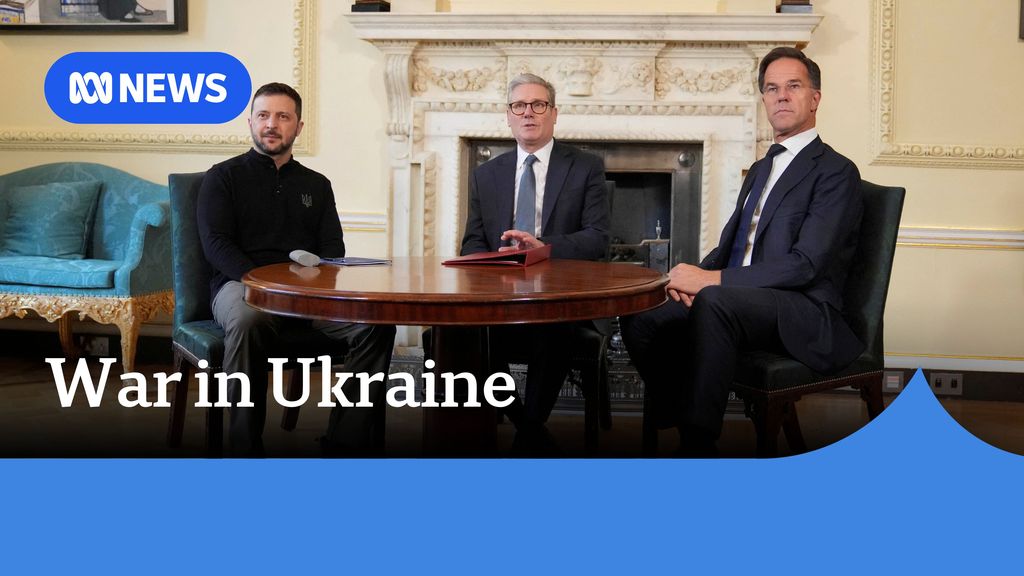 On-air Stephanie Ferrier braves heavy rain at 2022 Melbourne Cup - ABC News