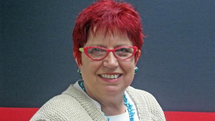 Anna Gonzalez's story of loss, hope and leaving Spain - ABC listen