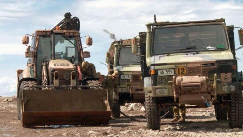 HMAS Tobruk and Combat Engineer Regiment arrive in Tacloban to assist with recovery - ABC News