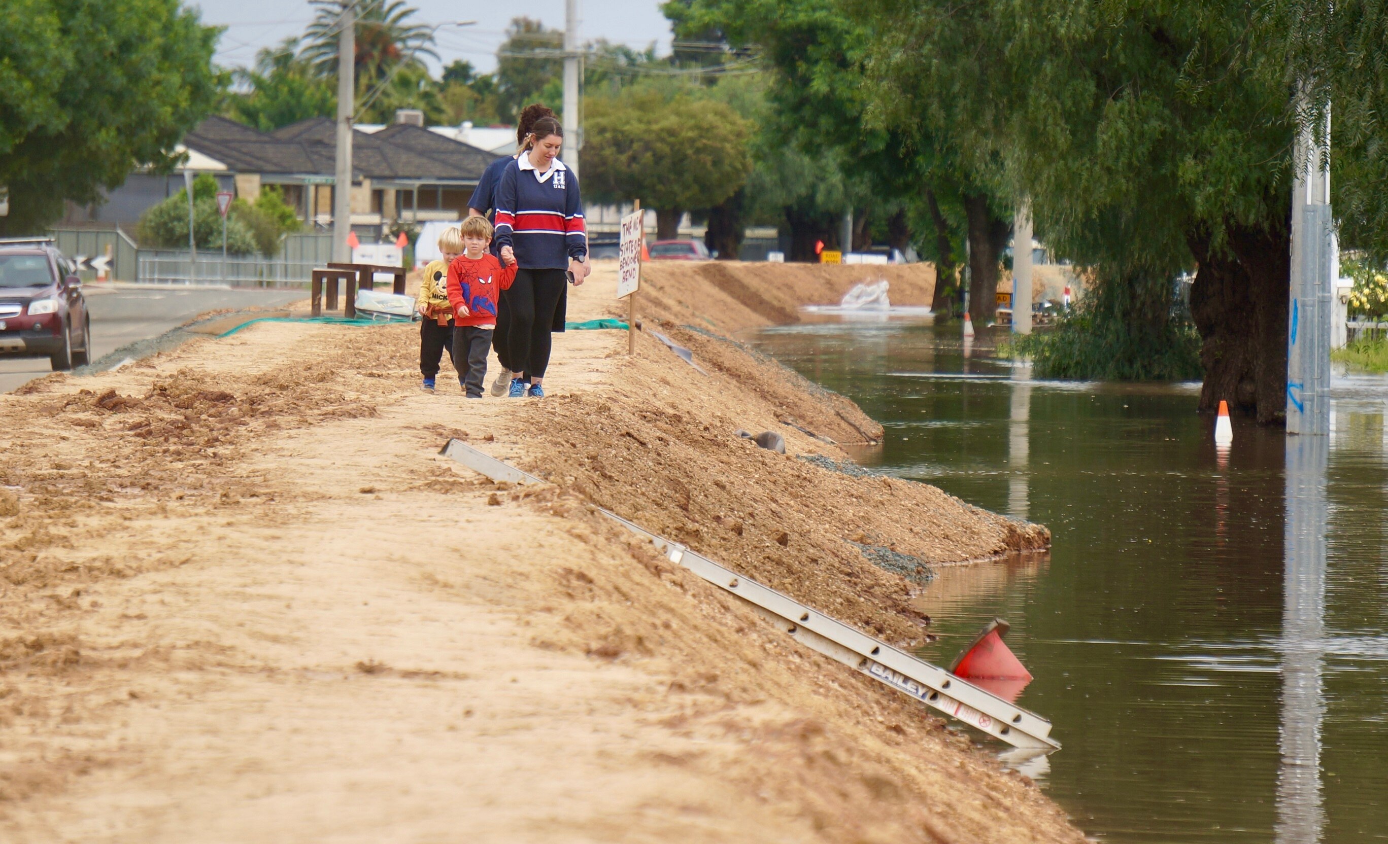 Echuca and Rochester hit hard by floods - ABC listen