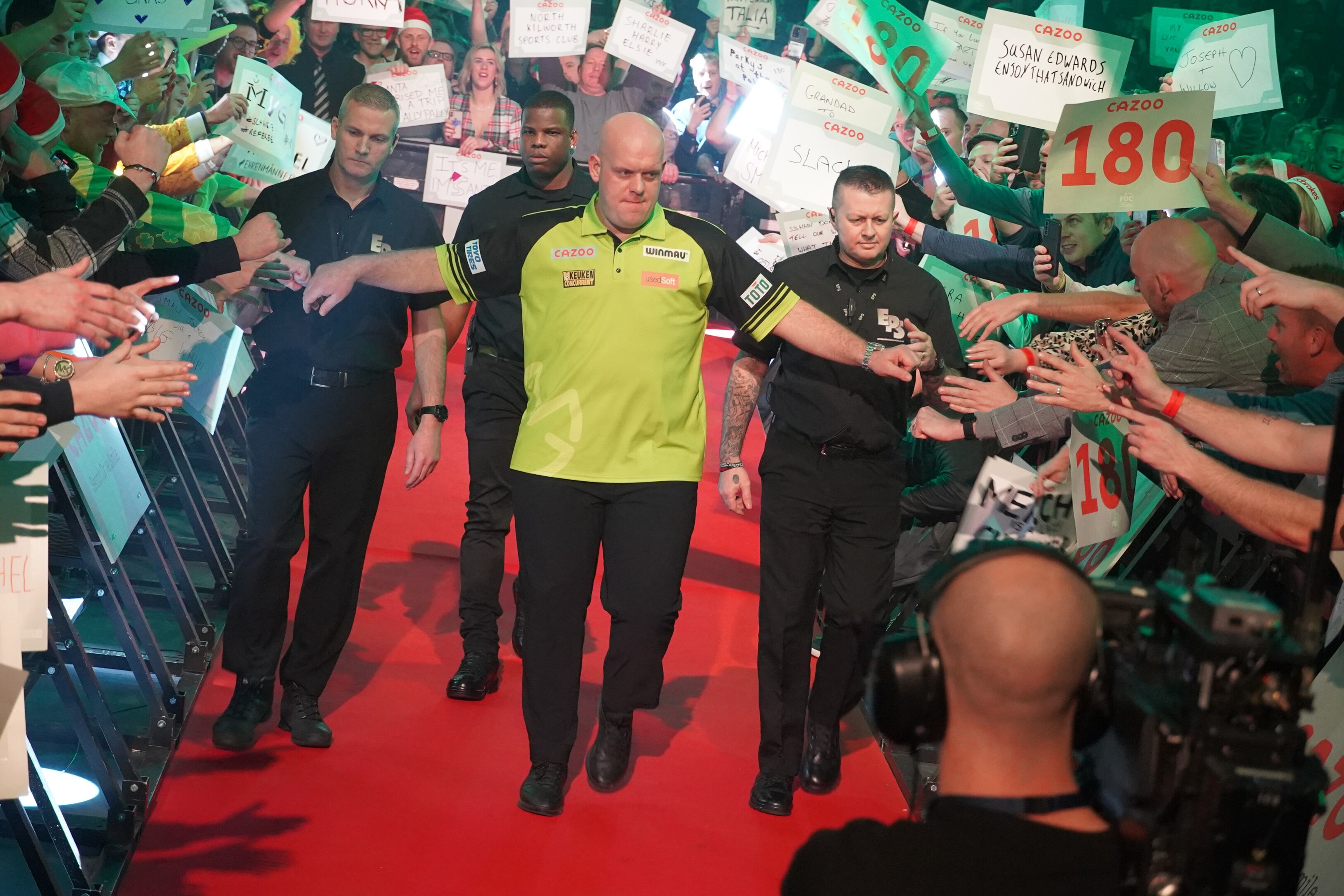 England's Michael Smith hits a nine-dart finish on the way to the PDC ...