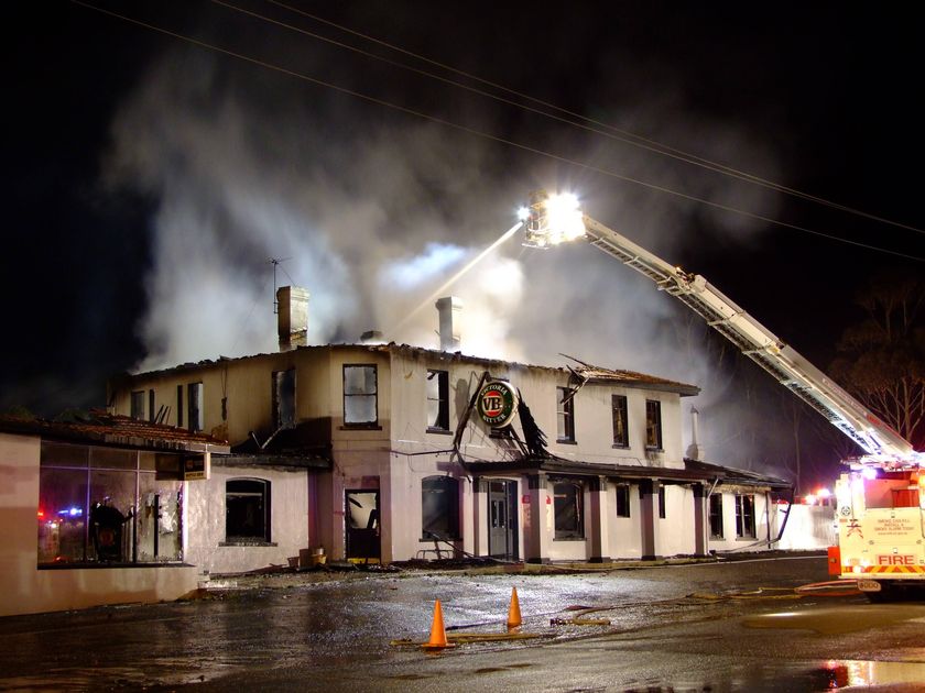 Hotel destroyed by suspicious fire - ABC News