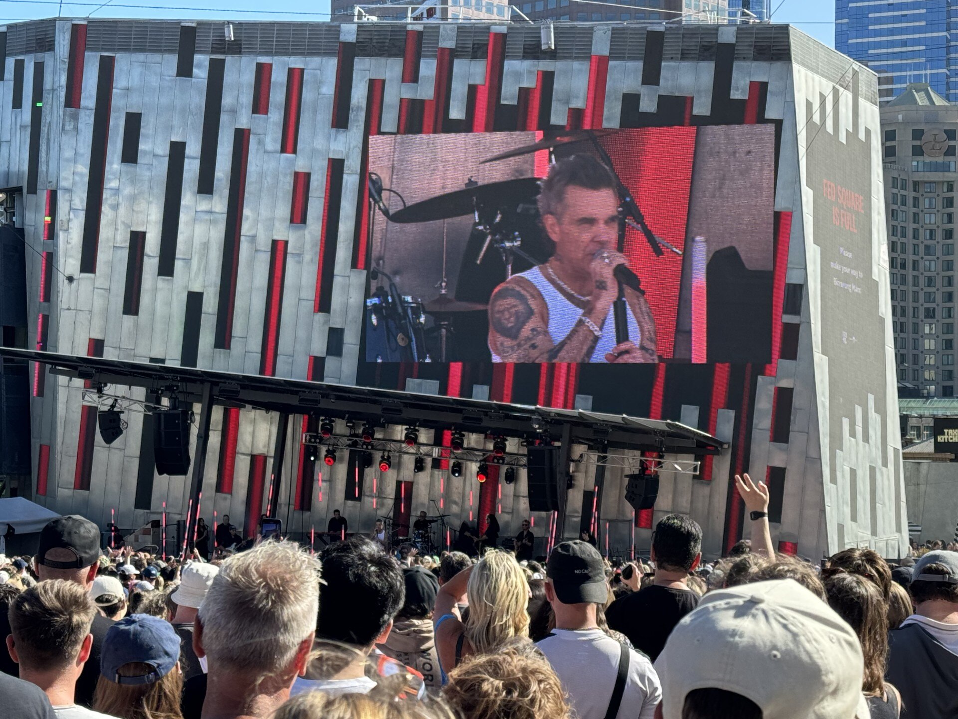 Robbie Williams entertains fans in free concert after receiving ...
