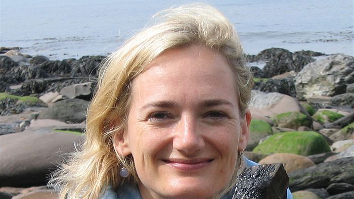 Writer Victoria Finlay's fascination with jewellery and colour - ABC listen