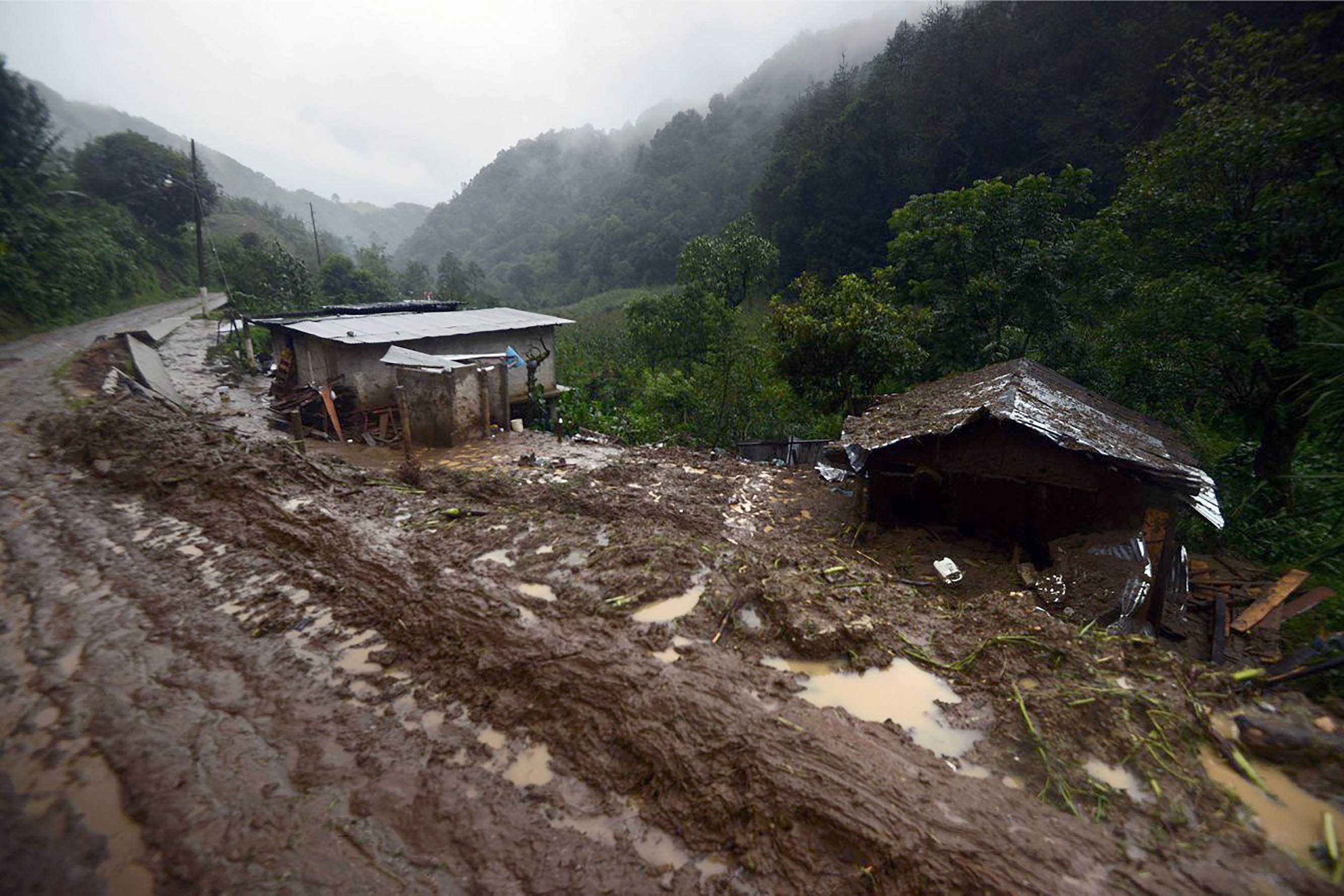 Dozens dead in Mexico in landslides triggered by Tropical Storm Earl ...