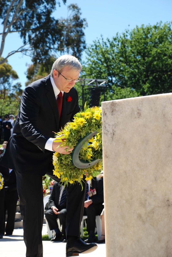 Thousands remember the fallen - ABC News