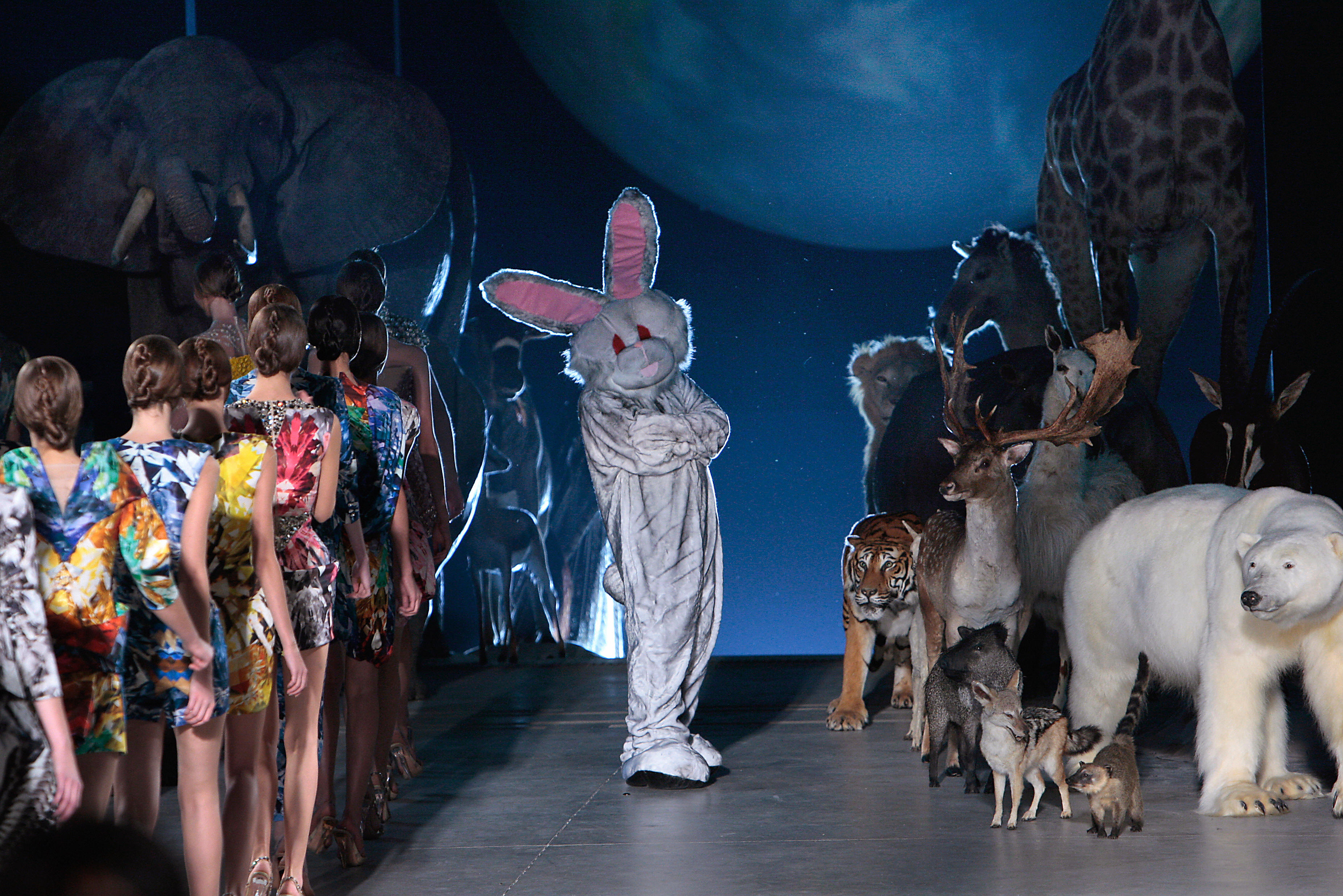 Alexander McQueen NGV exhibition reveals the art, technical craft and ...