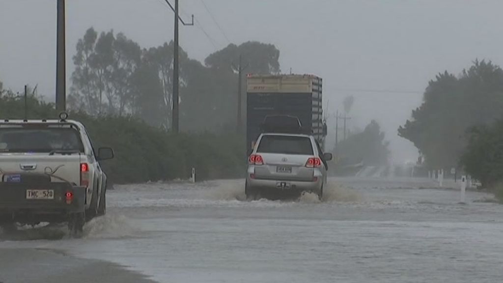SA weather: Thousands without power, flood warnings issued for Barossa ...