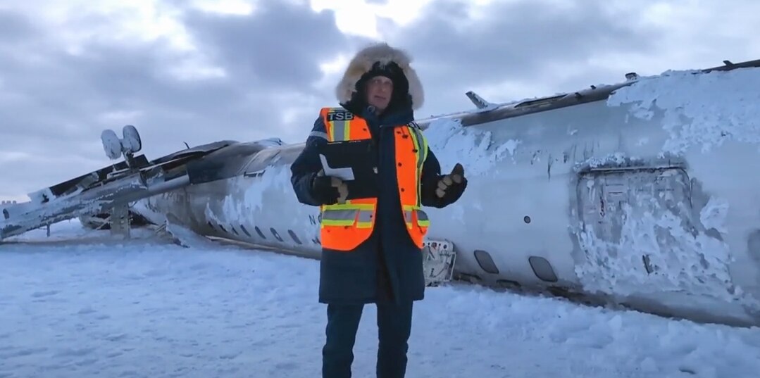 Video shows moment Delta Air Lines flight crash-lands in Toronto ...