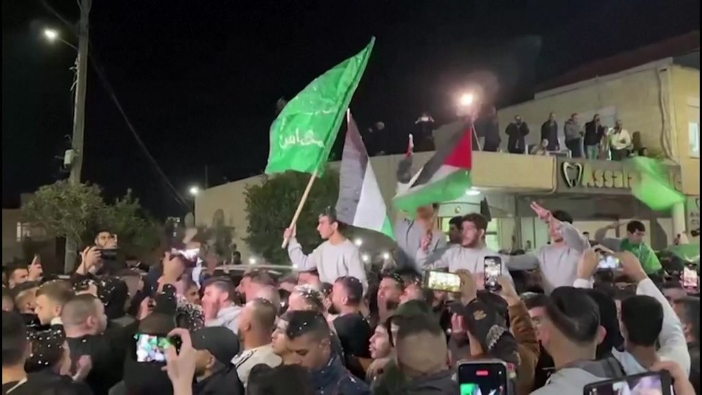 Celebrations on the streets as Palestinian prisoners were released ...