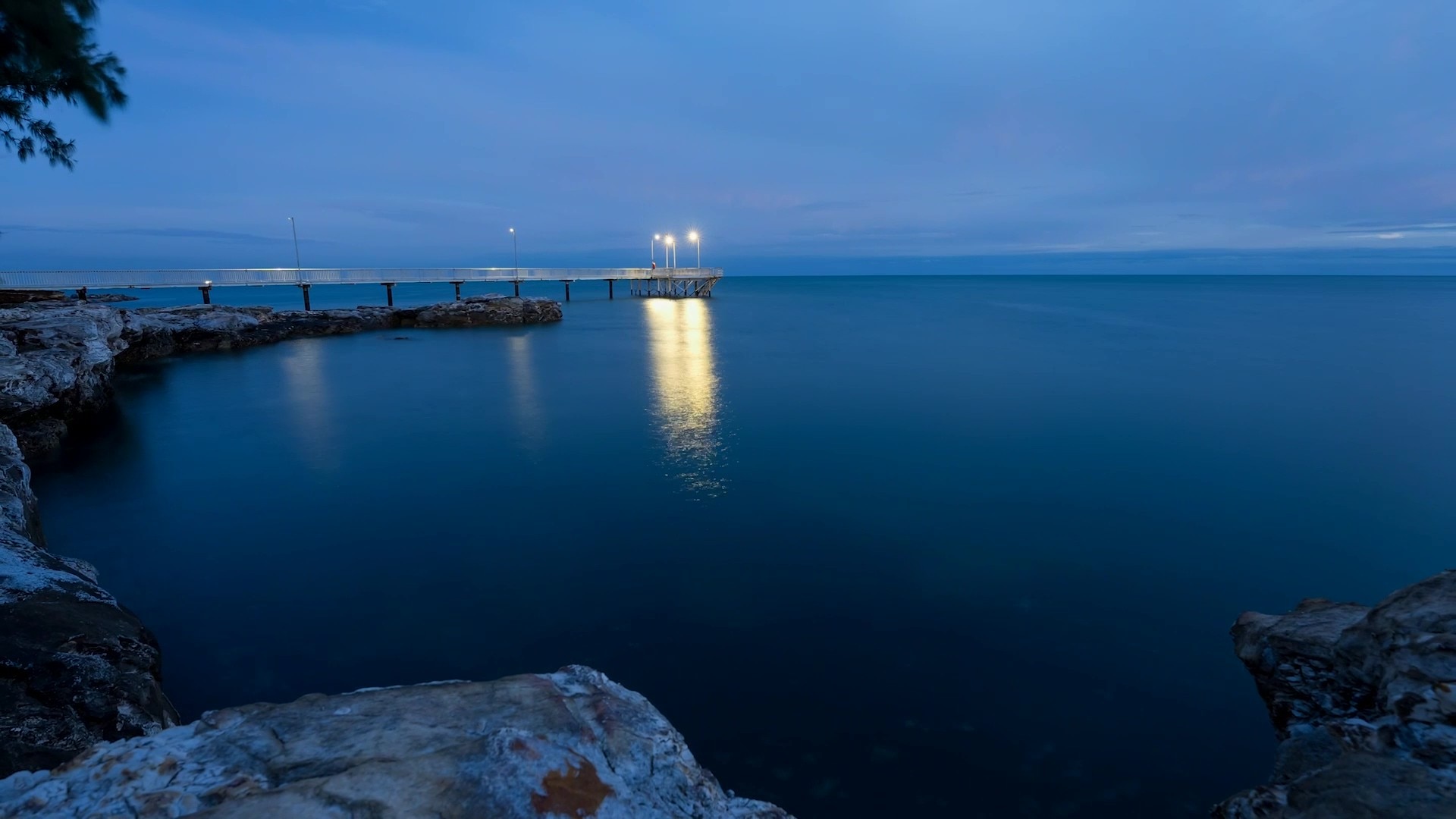 King tide at Nightcliff beach - ABC News