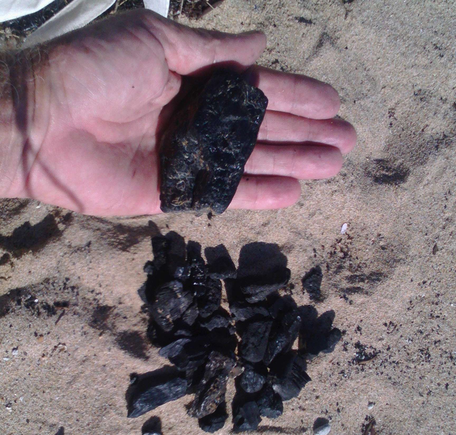 Great Barrier Reef: Coal spillage discovered from ship loader at mining ...