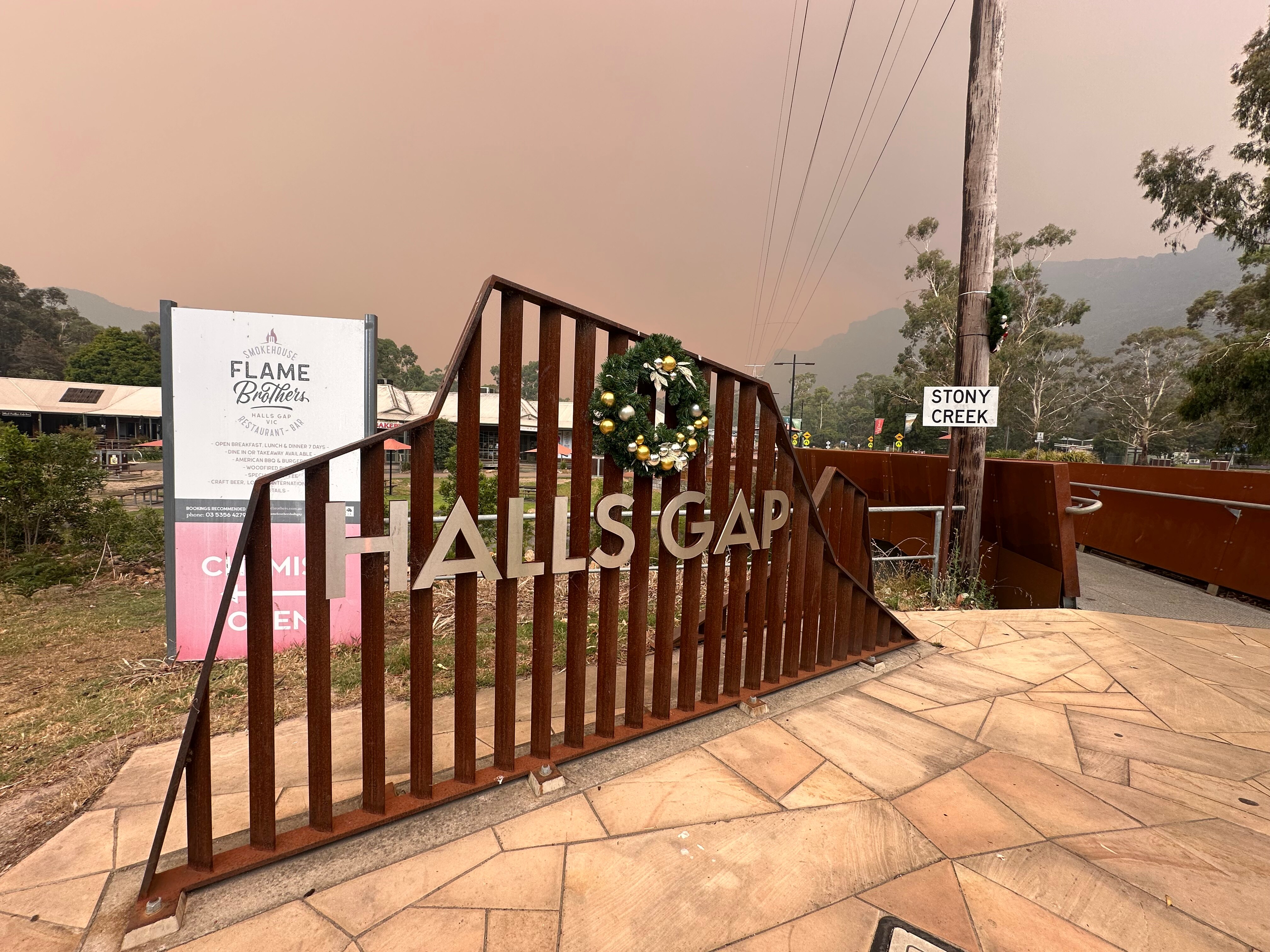 Halls Gap tourism providers call for support as Grampians bushfire ...