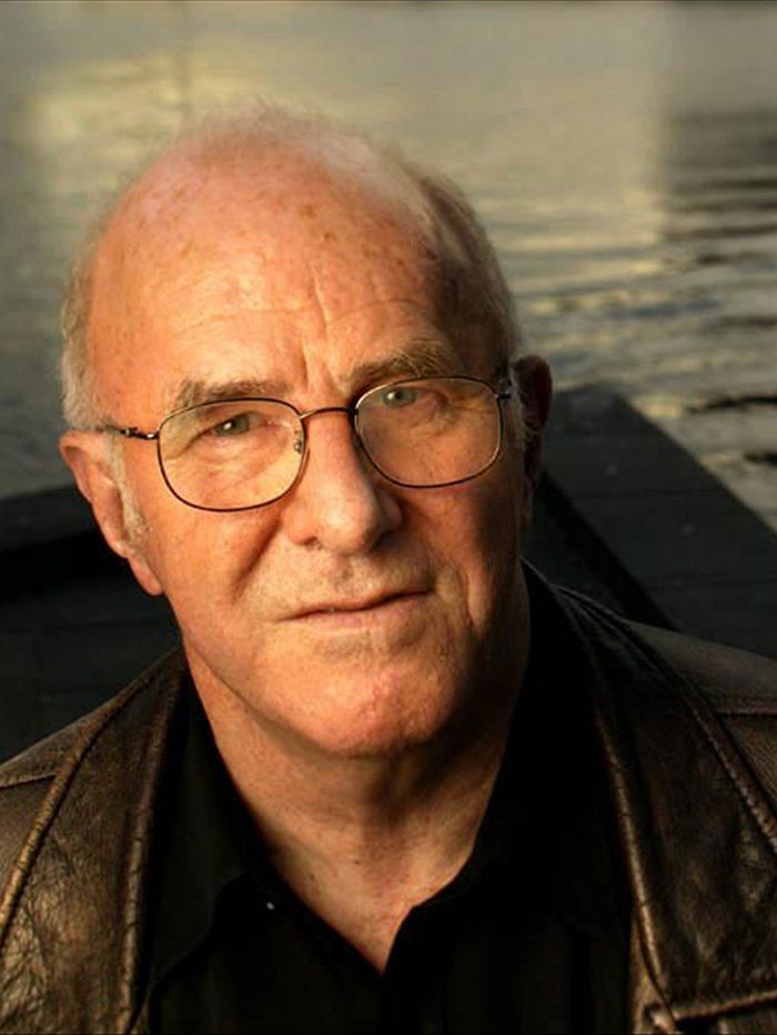 Clive James on his new poetry book and his distinctive voice - ABC Radio