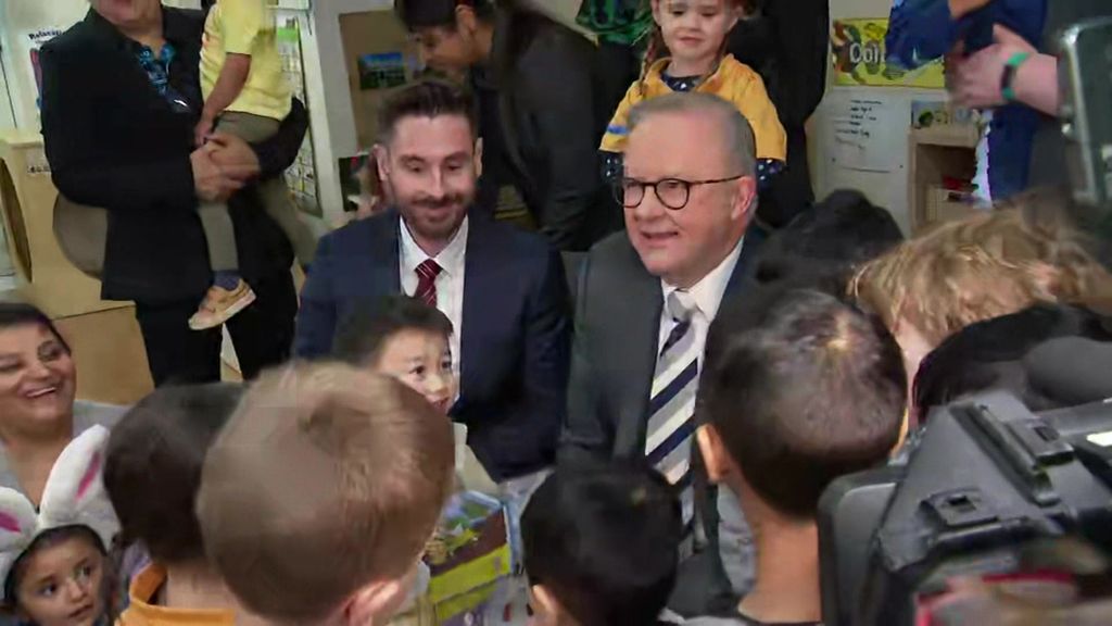 Anthony Albanese growls with four-year-olds on the campaign trail ...